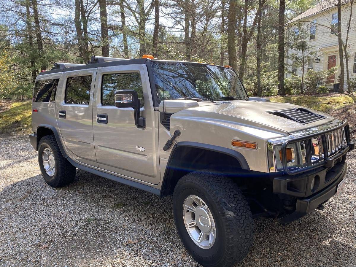 10 SUVs That Look Rugged But Are Actually Useless Off-Road