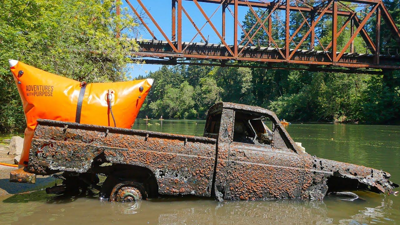 People Discovered These Cool Cars Underwater