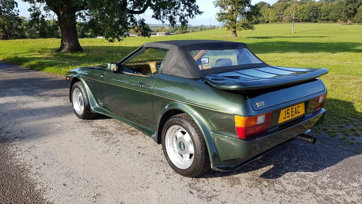 10 Coolest Forgotten Sports Cars Of The '80s (And How Much They're Worth)