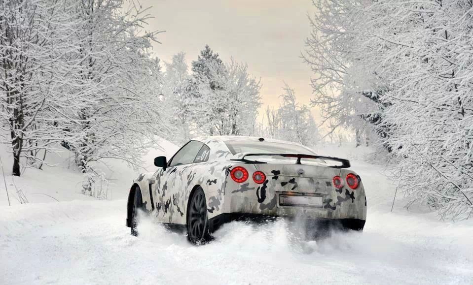 10 Coolest Sports Cars That Can Easily Tear Through Snow