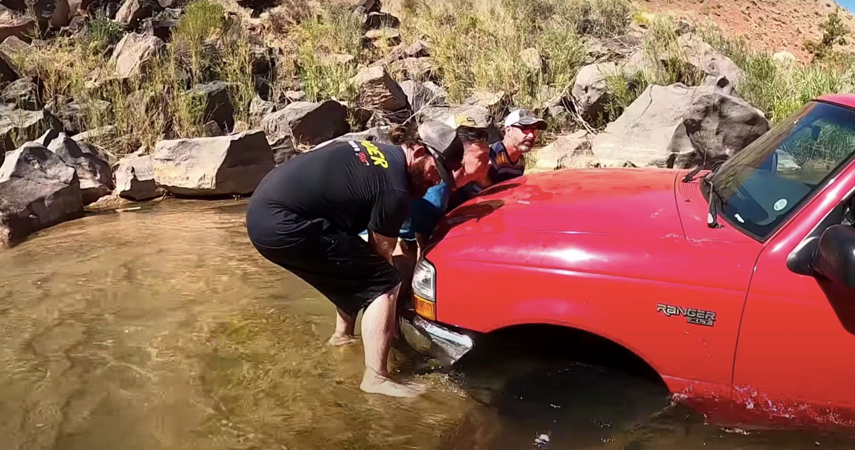 Watch This Off-Road Recovery Crew Pull Out A Jeep Wrangler And Ford ...