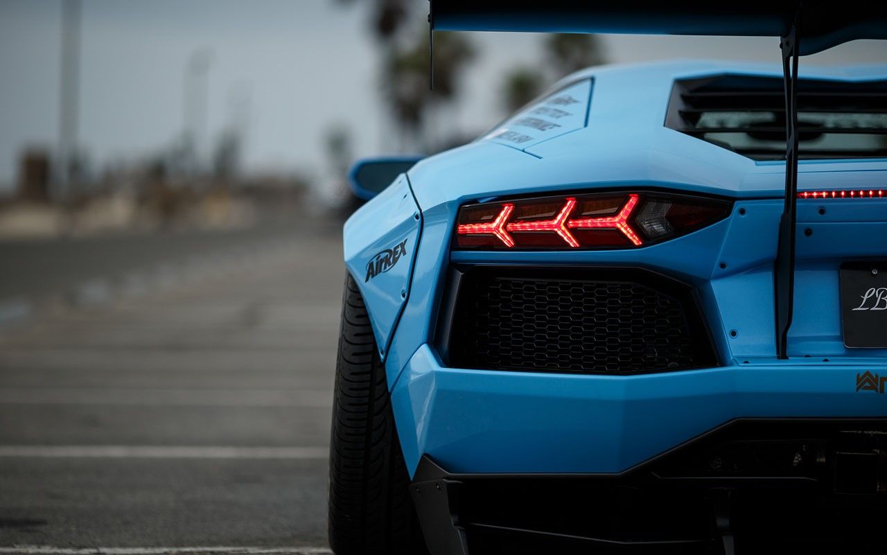 Liberty Walk Aventador: 10 Cool Features Found Inside The Supercar