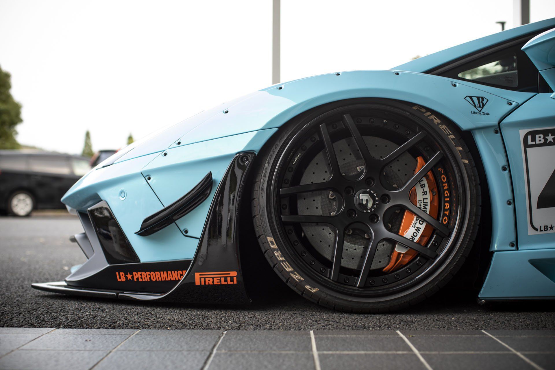 Liberty Walk Aventador: 10 Cool Features Found Inside The Supercar