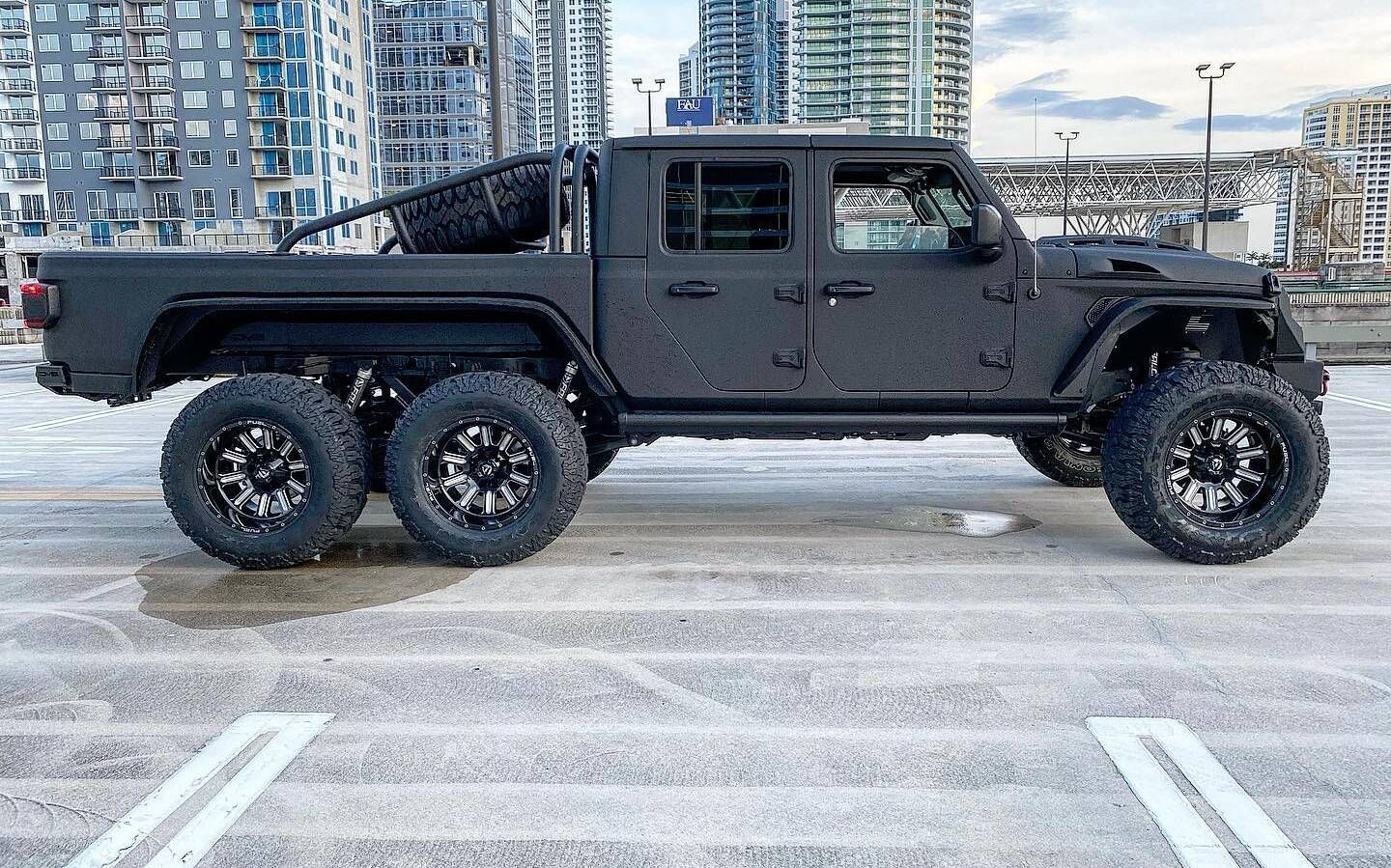 This Shop Chops 2021 Jeep Gladiators In Half To Make Kevlar-Coated 6x6 ...