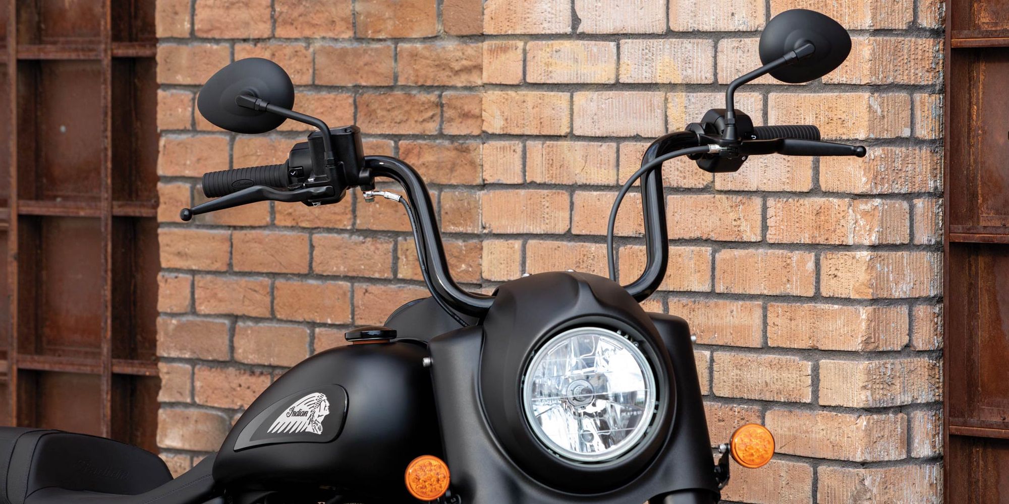 10 Cool Features On The Indian Springfield Dark Horse Motorcycle