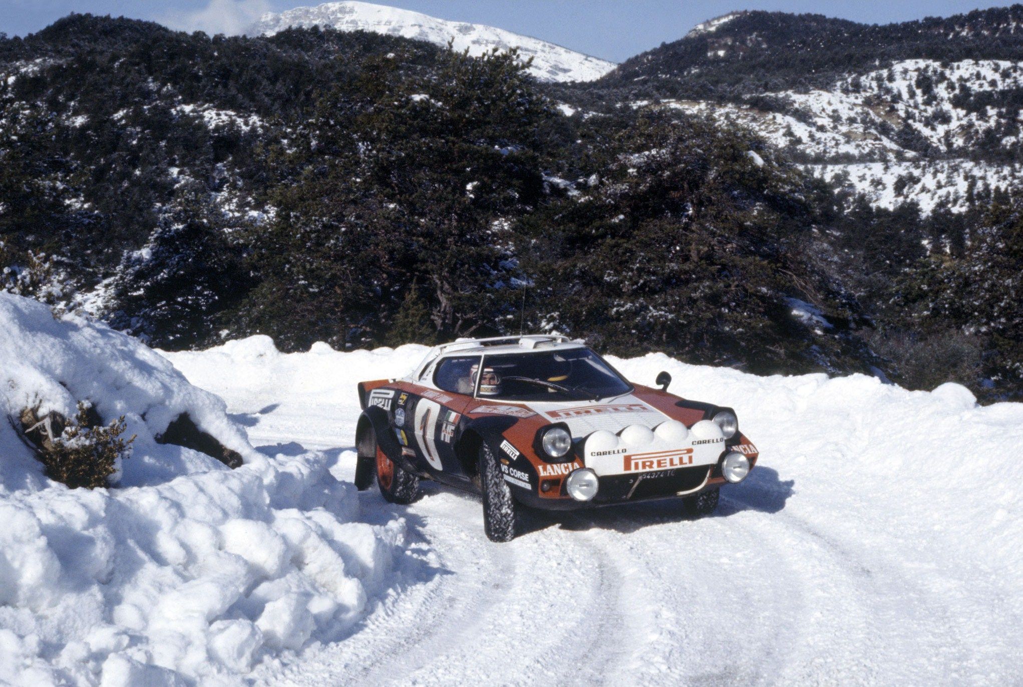 10 Coolest Sports Cars That Can Easily Tear Through Snow