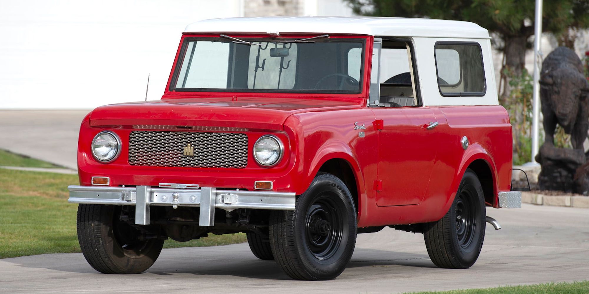 10 Classic SUVs We'd Love To Take For A Spin