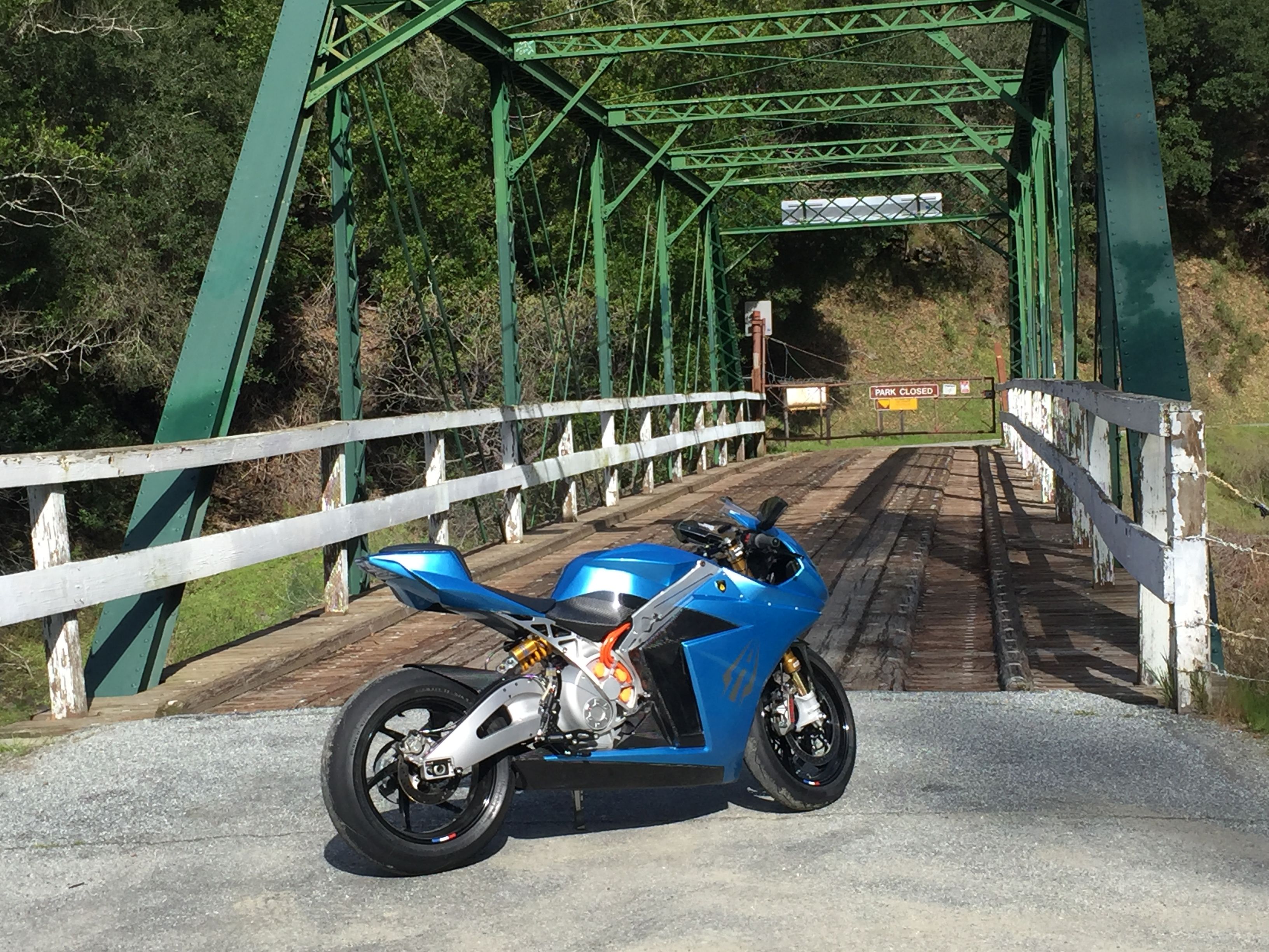 8 Reasons Why We Like The Lightning Strike Electric Motorcycle (2 ...