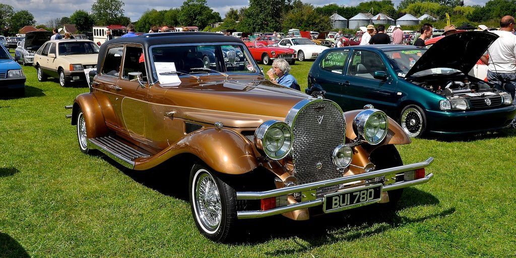 10 Surprising Examples Of Supercars Sharing Parts With Beaters