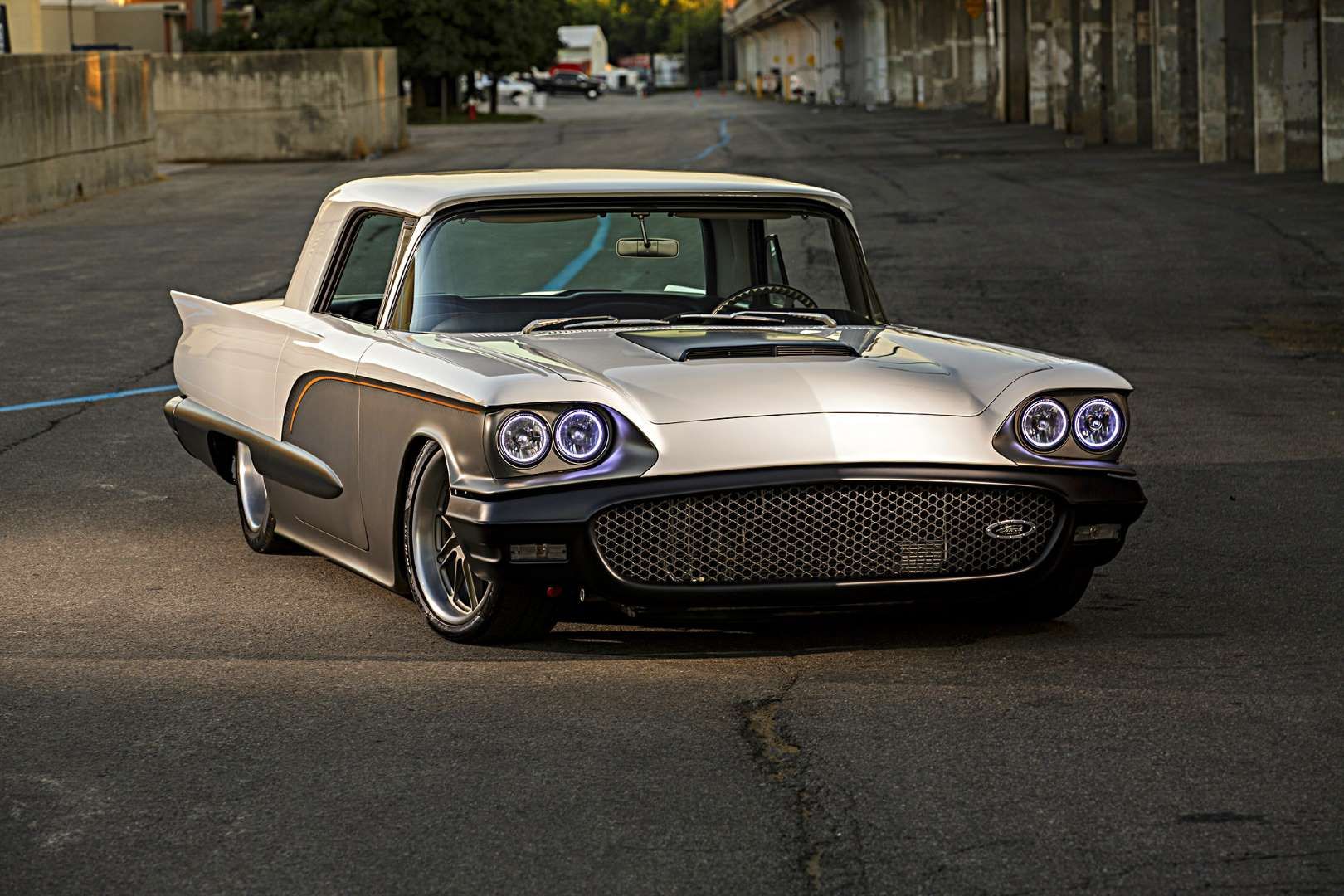 10 Classic American Luxury Cars Modified To Perfection