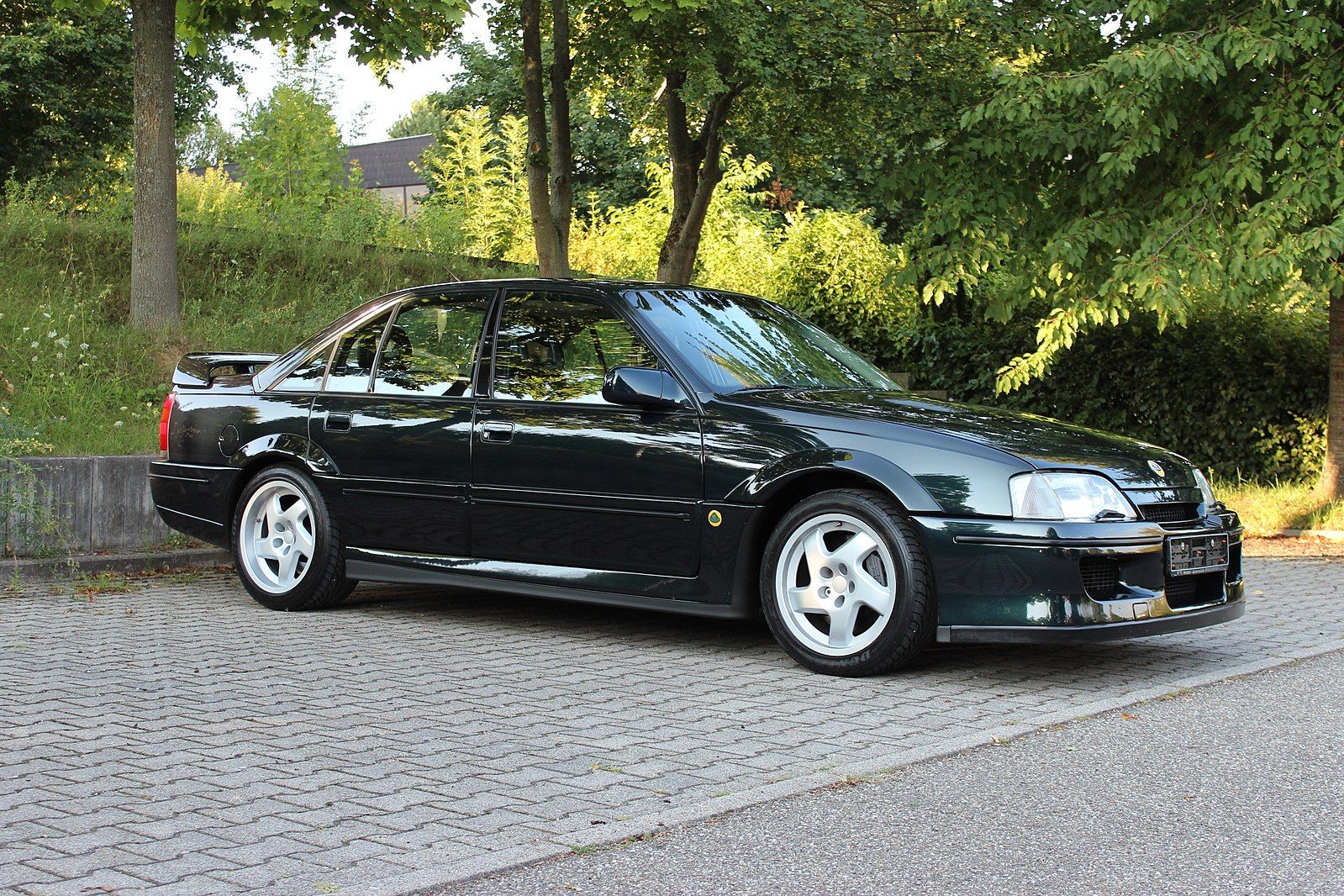 Here's Why The Lotus Carlton Was The Ultimate Sleeper