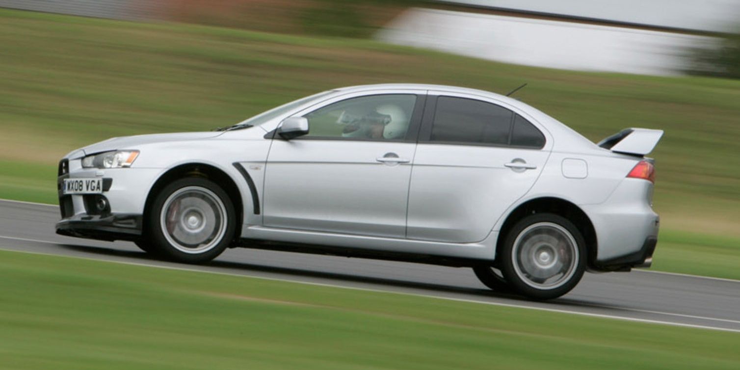 10 Coolest Tech Gadgets Found In Modern Cars