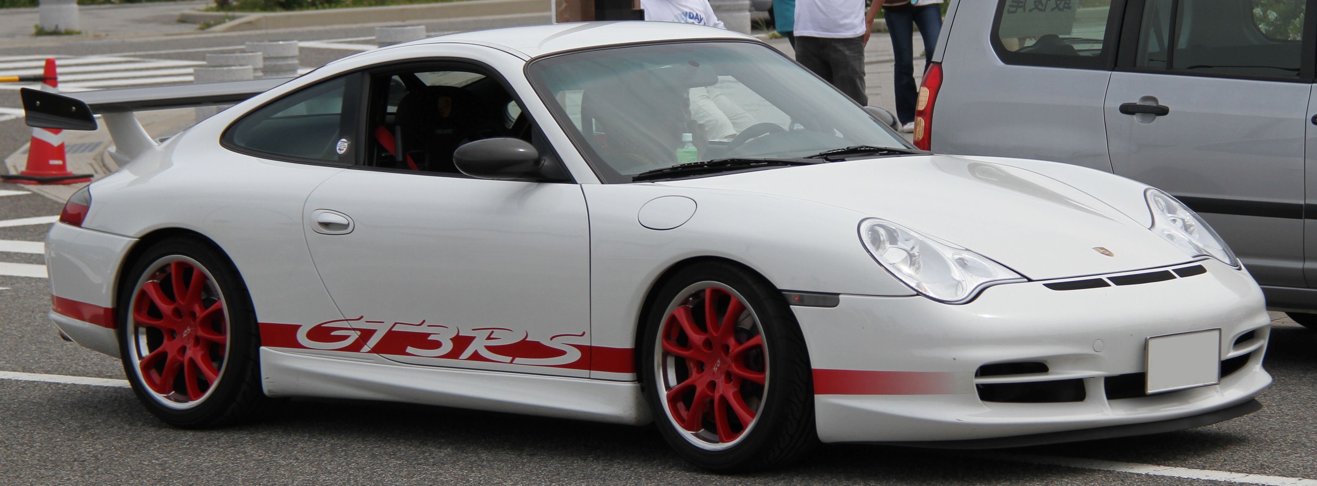 Here’s What Made The Porsche 996 GT3 RS Special