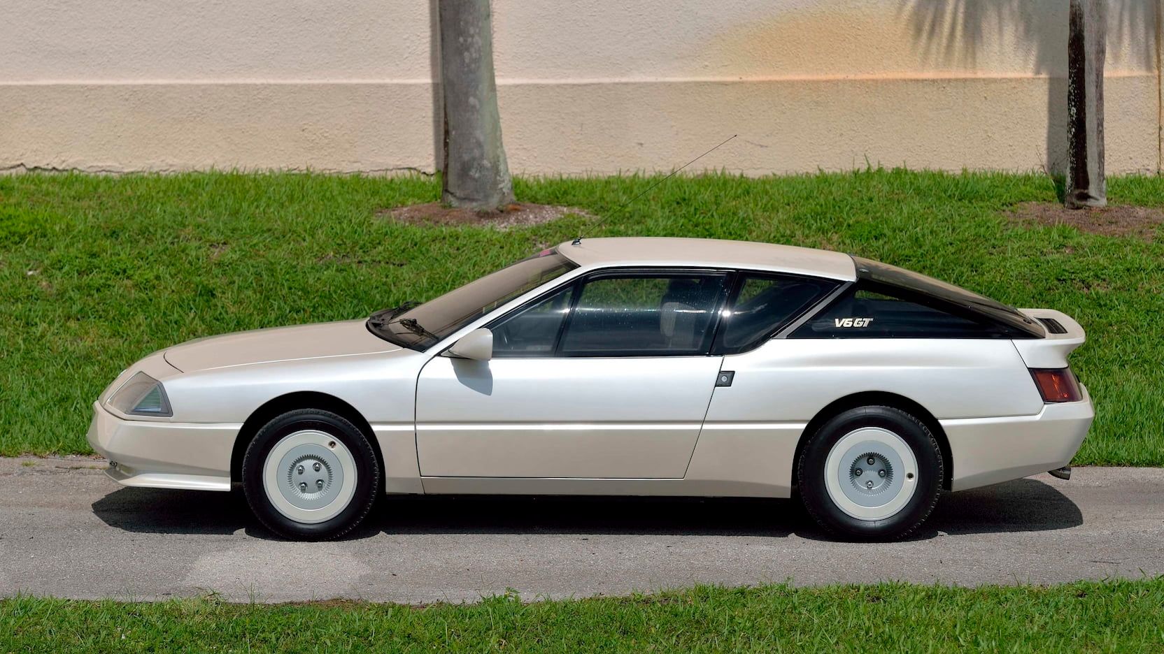 8 Of The Funkiest French Cars You've Never Heard Of