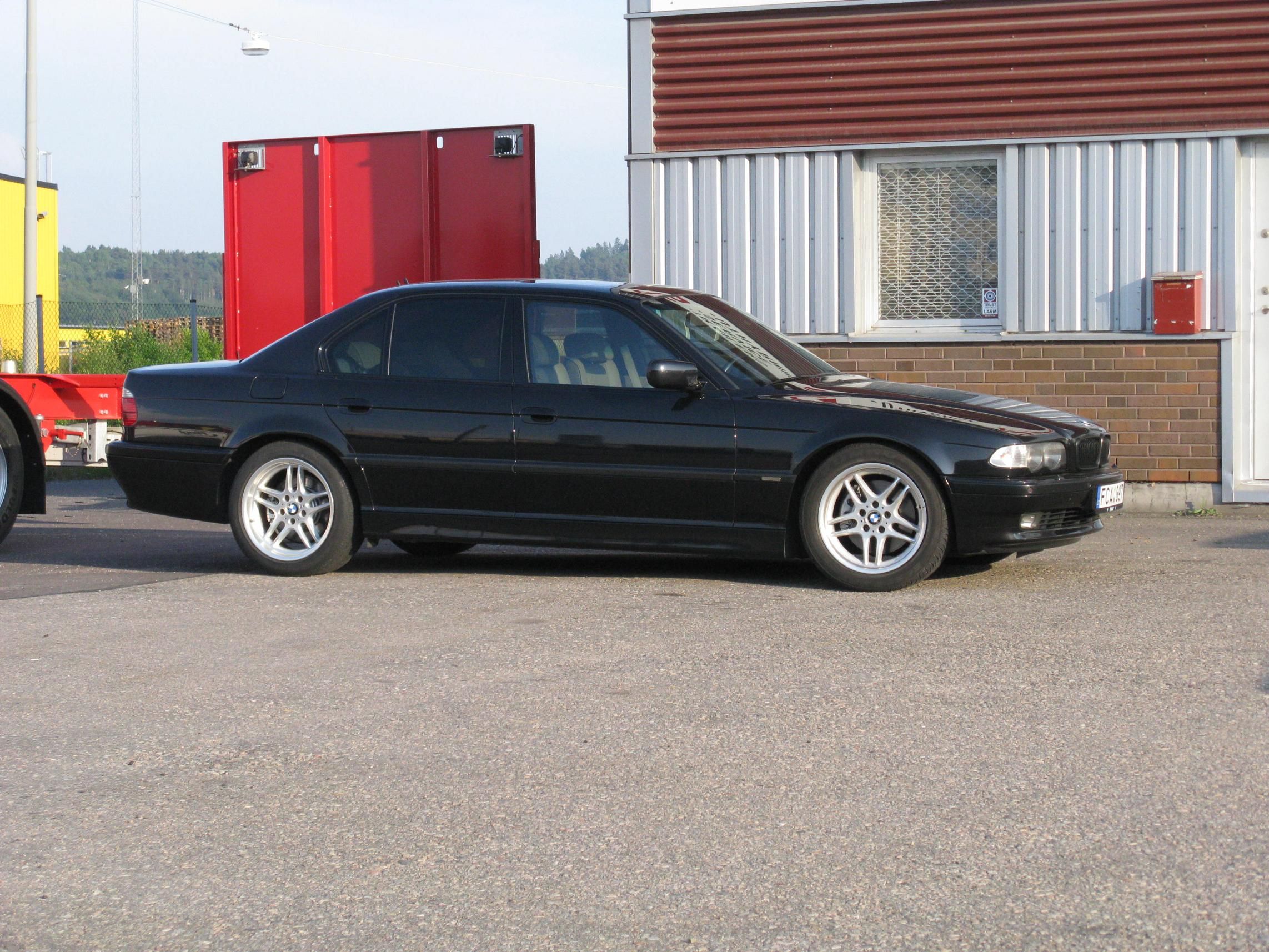 Here’s Why The BMW E38 7 Series Is Now A Luxury Bargain