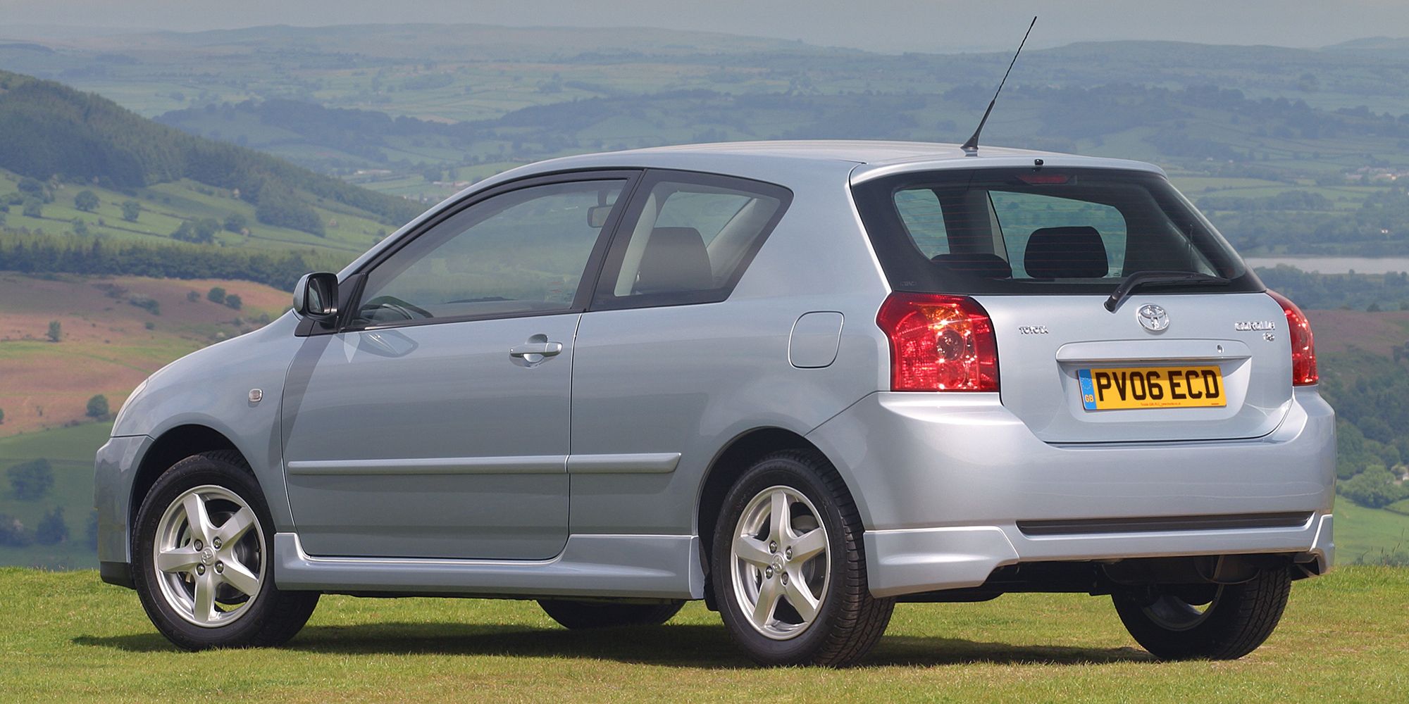 5 Boring Cars That'll Never Break Down (5 Ridiculously Unreliable Cars ...
