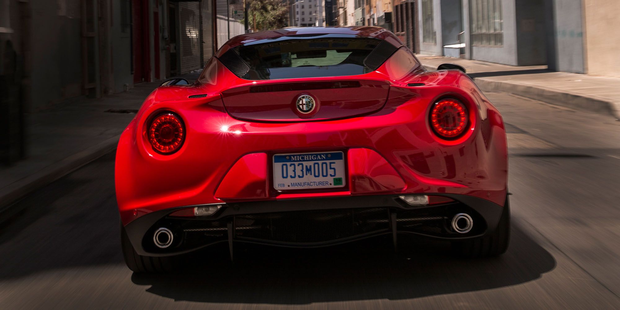 5 Reasons Why The Alfa Romeo 4C Is An Awesome Sports Car (5 Reasons Why ...