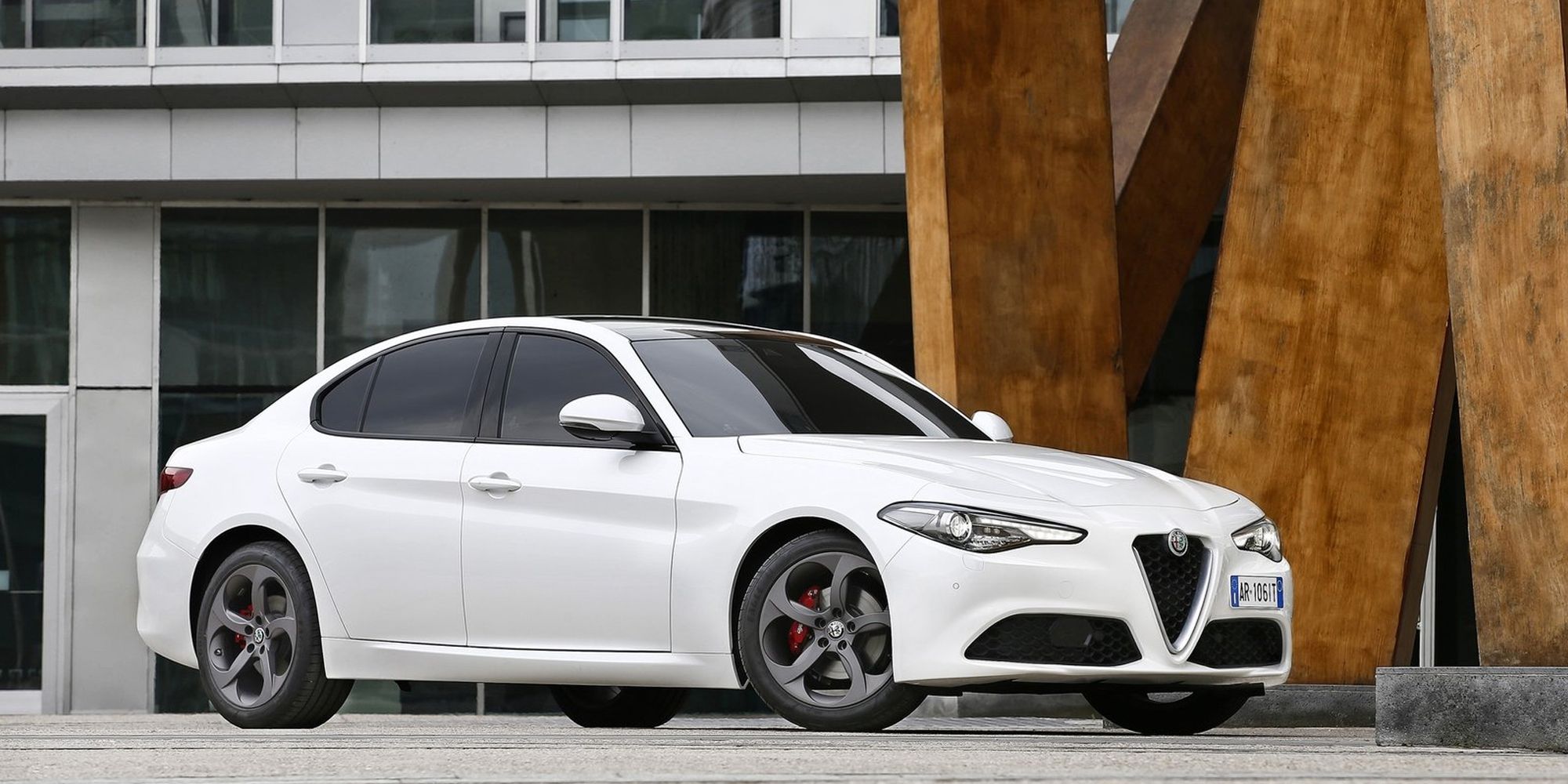 5 Reasons We Love The Alfa Romeo Giulia (5 Reasons Why It's Best Left ...