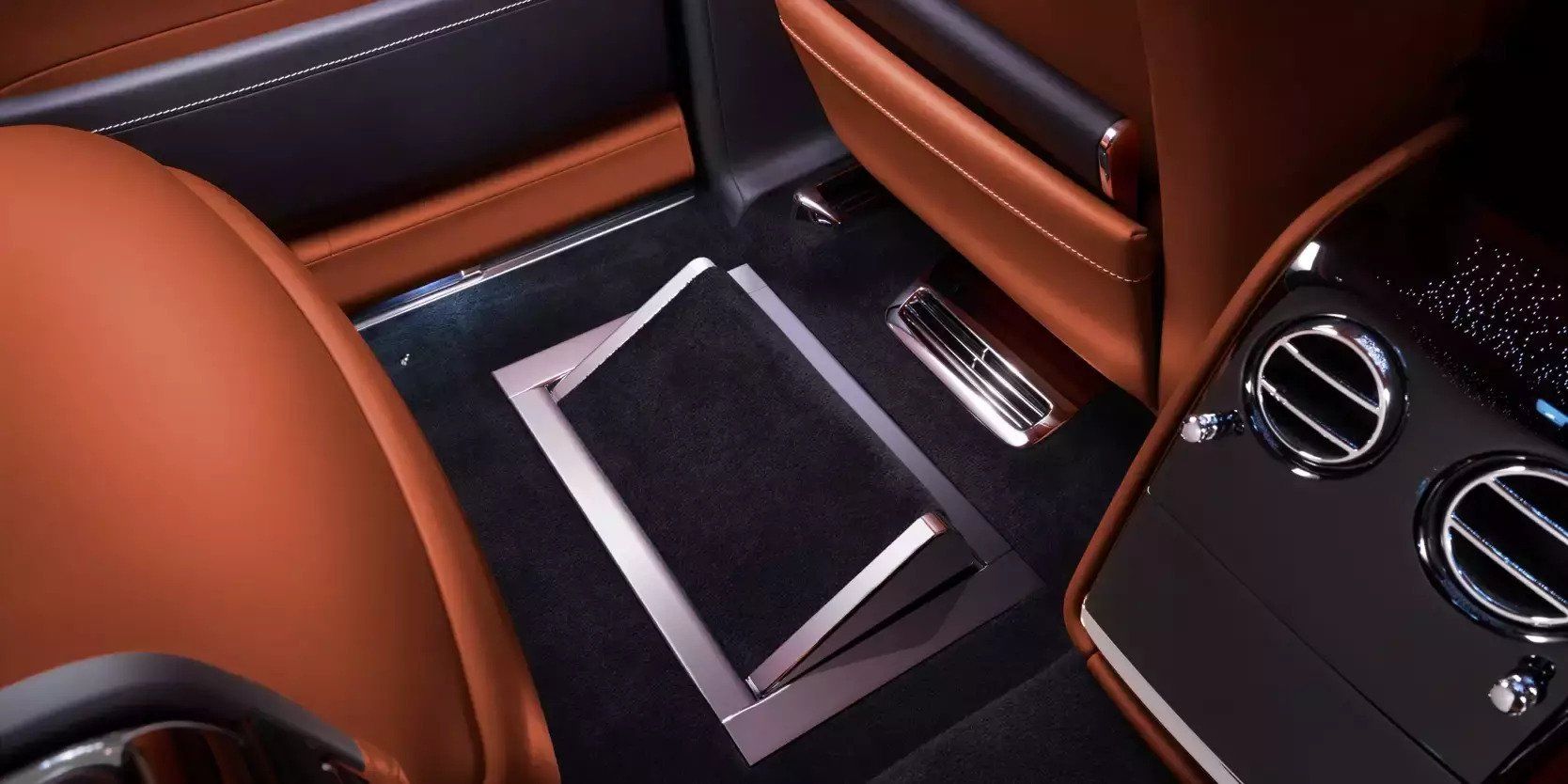 Here Are The Coolest Features Found In The 2021 Rolls-Royce Phantom