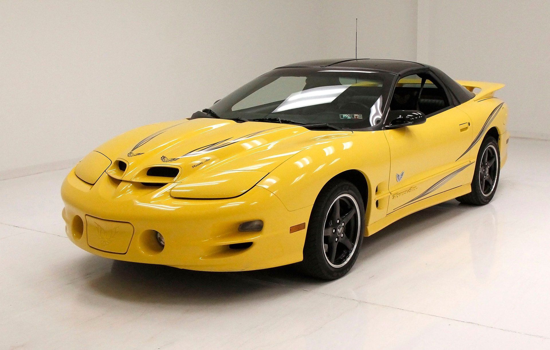 10 Reasons Why The 2002 Pontiac Firebird Is An Underrated Muscle Car