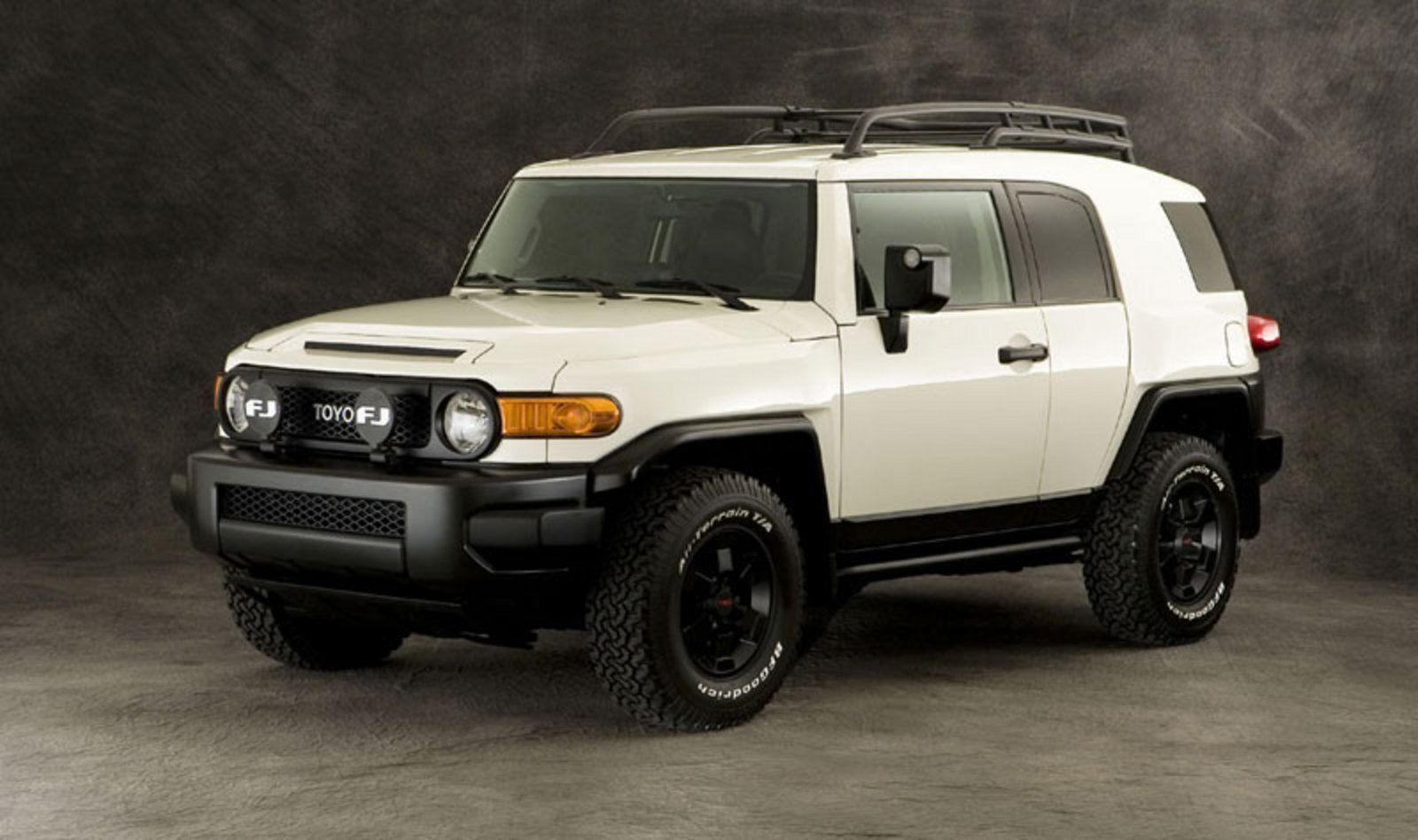4x4 Wars: Toyota FJ Cruiser Vs Jeep Wrangler