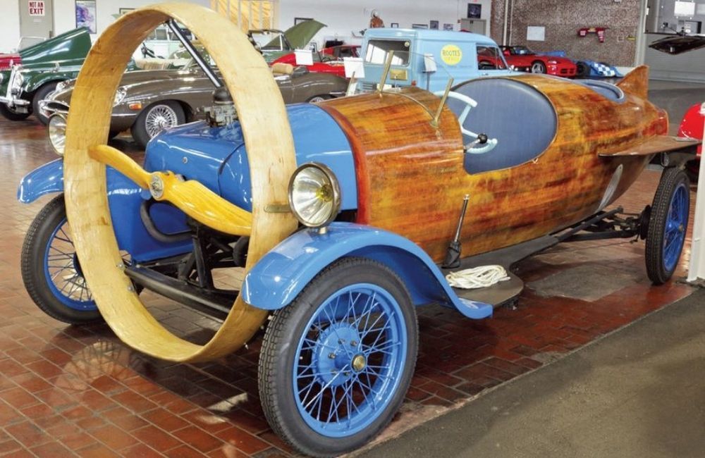 The Helicron: Airplane Technology For The Road At The Forefront