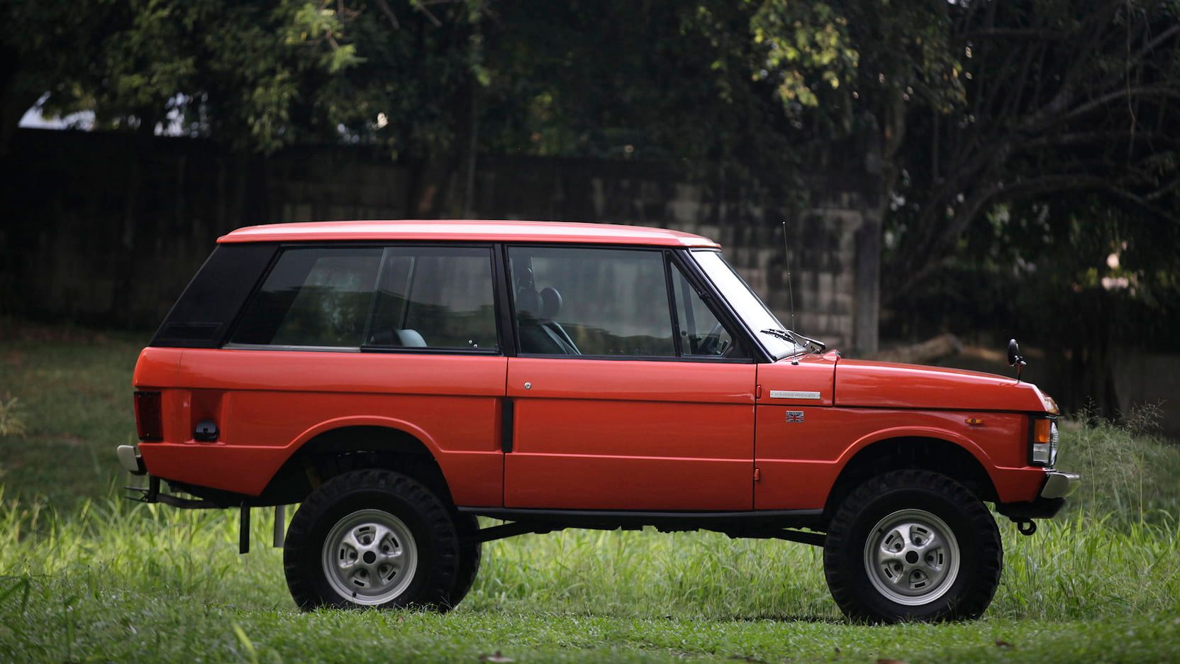 These Classic Land Rovers Are Begging To Go Off-Road