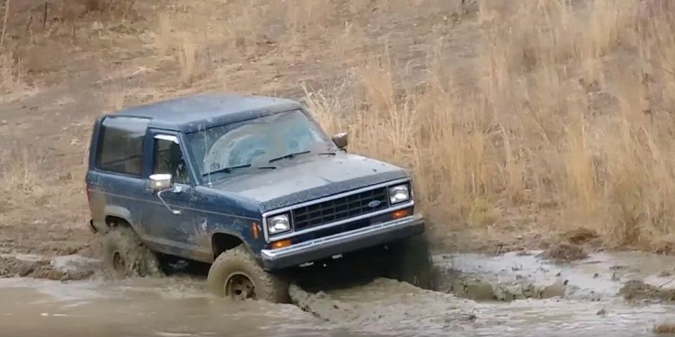 These ''Off-Roader'' SUVs Will Get You Stuck In A Ditch