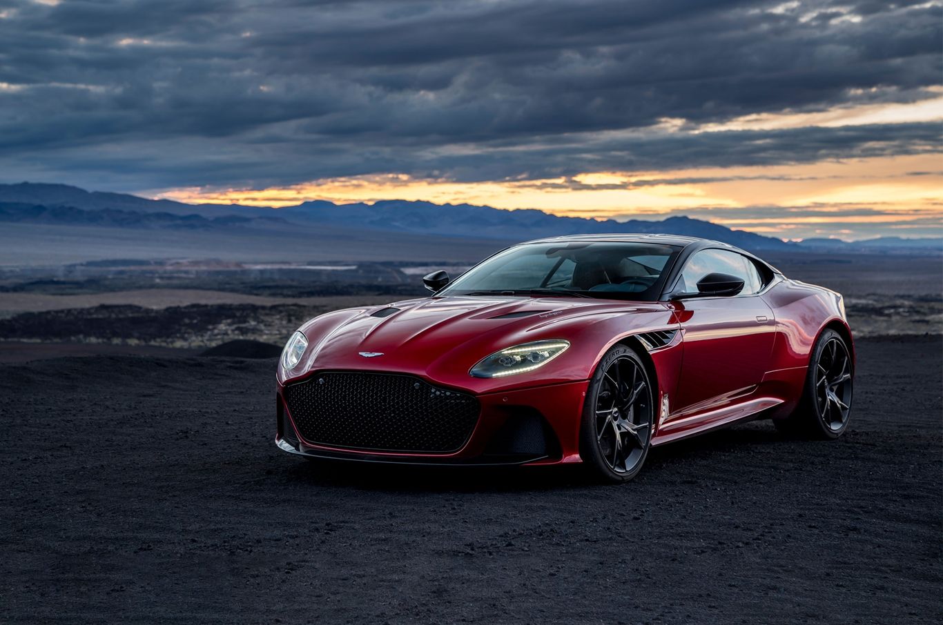 These Are The 10 Coolest Features Of The Aston Martin Superleggera