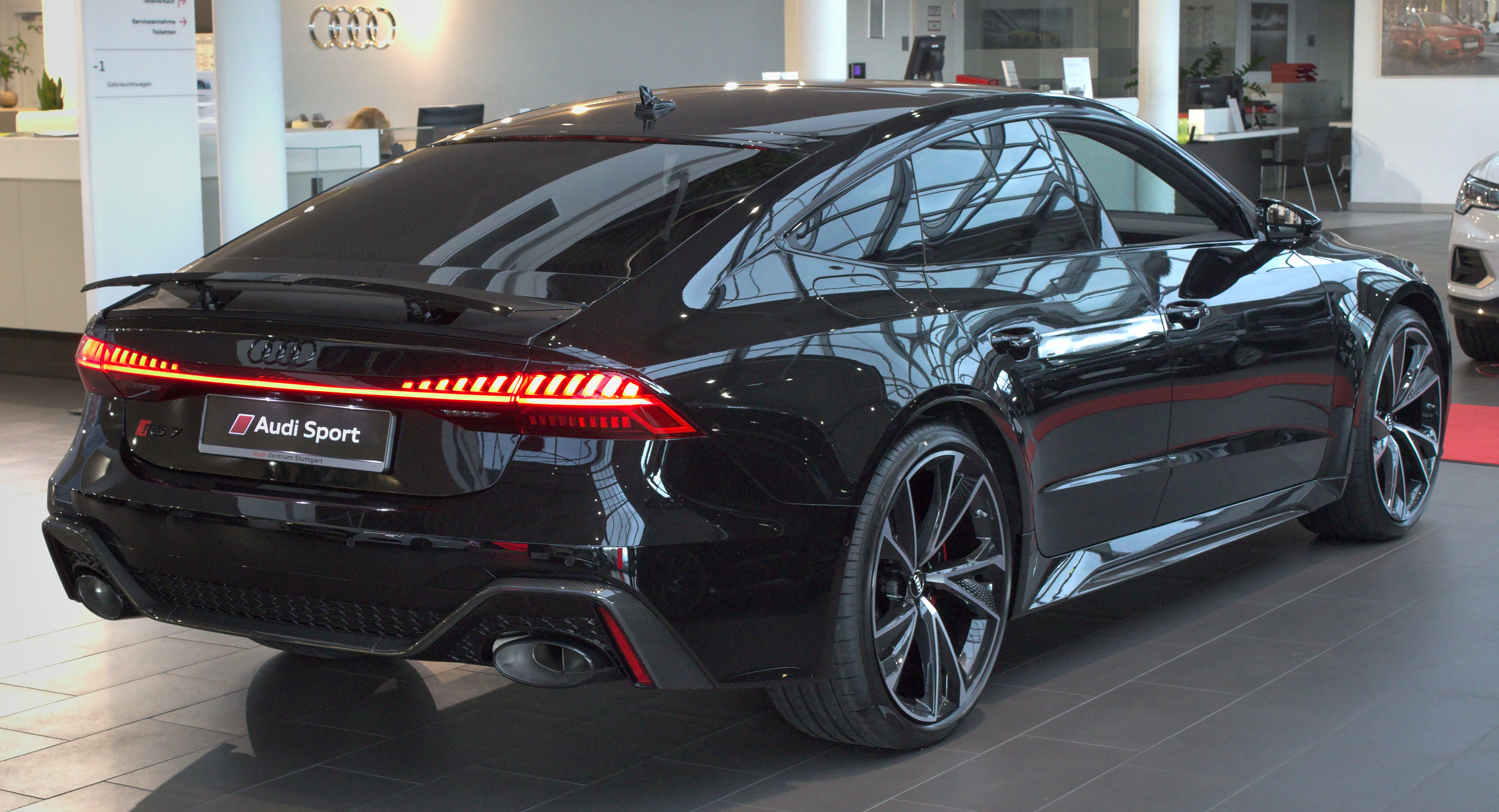 Here's How The Dodge Charger SRT Hellcat Compares With The Audi RS7