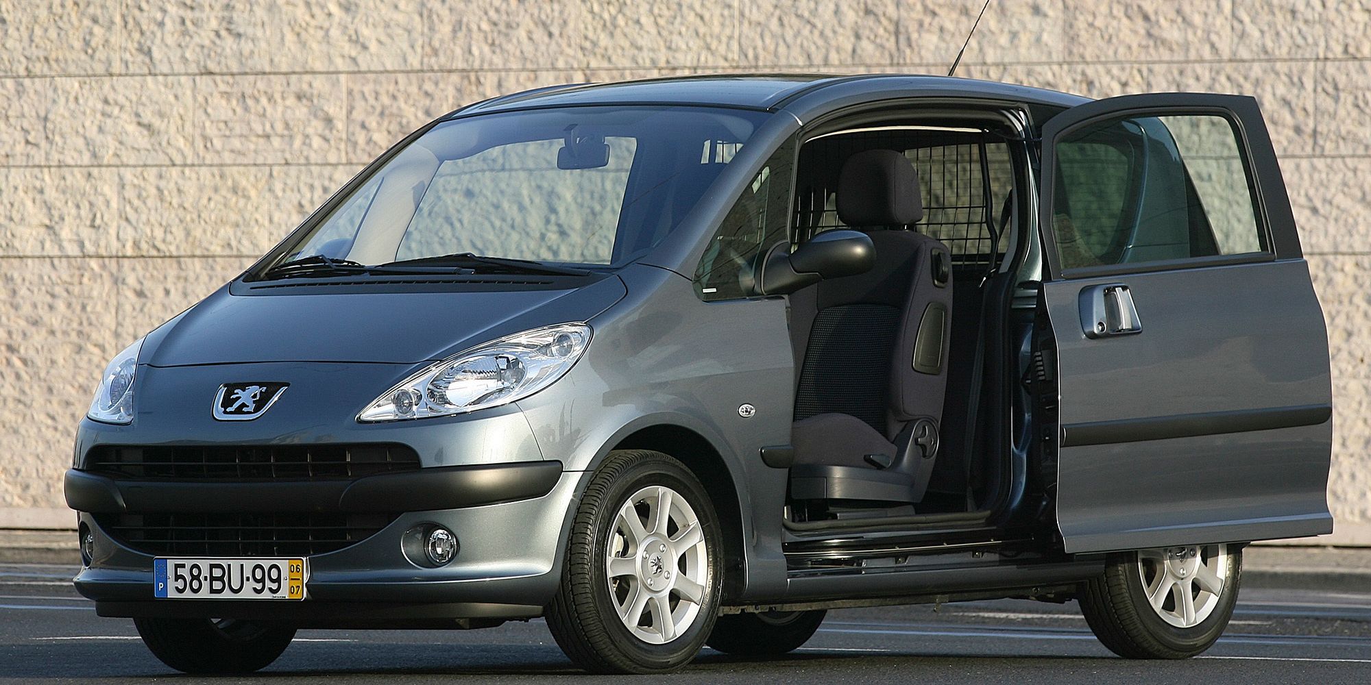 5 Niche Cars That Were Surprisingly Successful (5 That Were Dead On ...