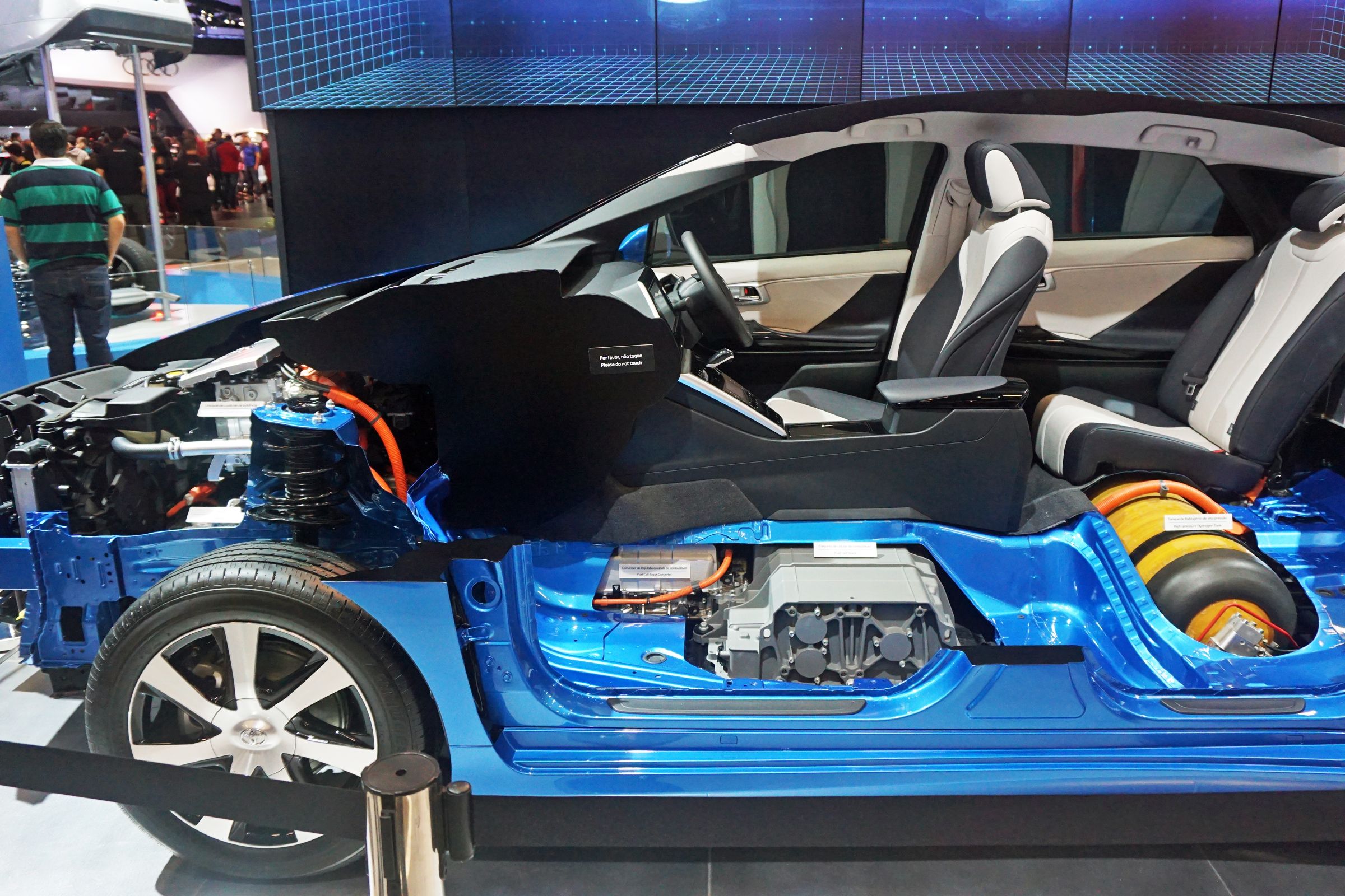 8 Reasons Why The Future Of Trucking May Be The Hydrogen Fuel Cell