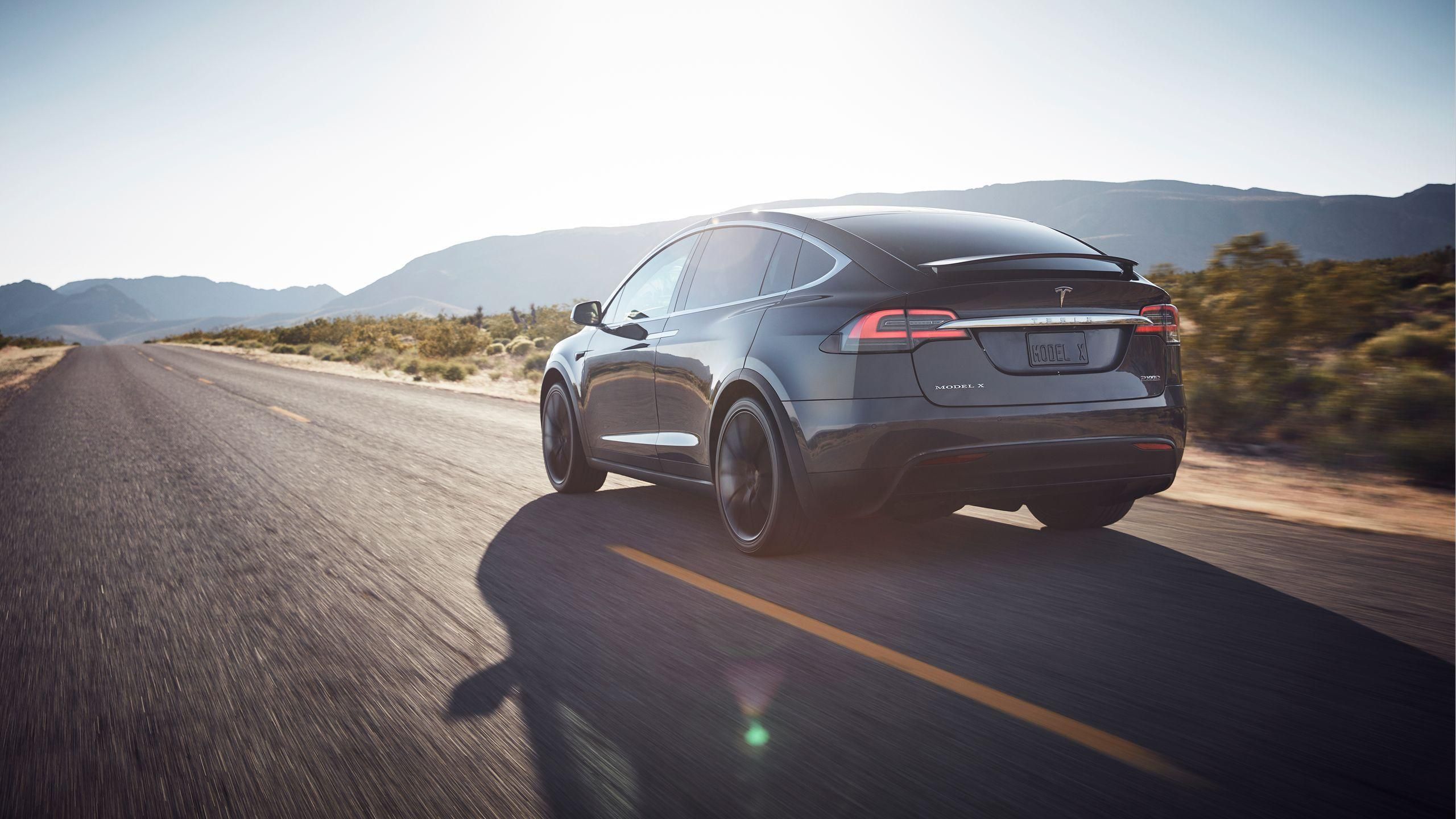 These Are The Coolest Features On The Tesla Model X