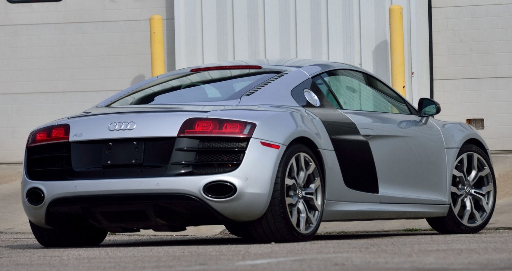 10 Movie Cars That Totally Stole The Show