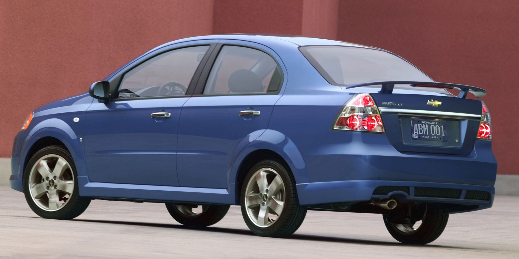 5 Amazing Cars To Come Out Of The 2000s (5 That Are Best Left Forgotten)