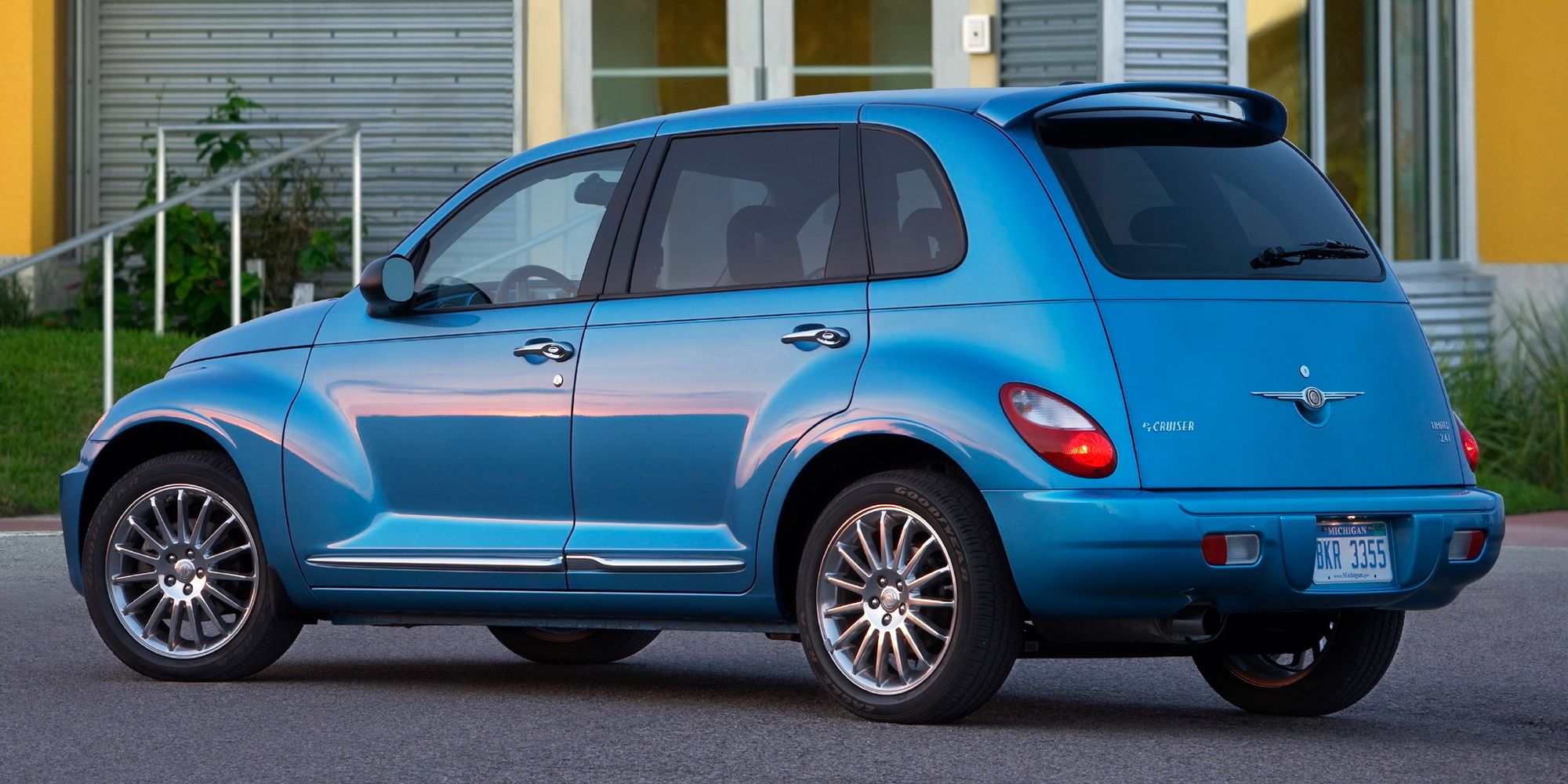 5 Amazing Cars To Come Out Of The 2000s (5 That Are Best Left Forgotten)