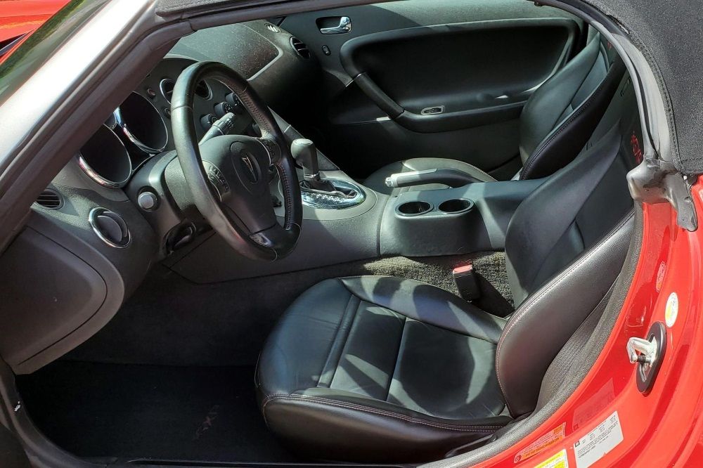 Auction Dilemma: BMW Z4 Vs. Pontiac Solstice GXP