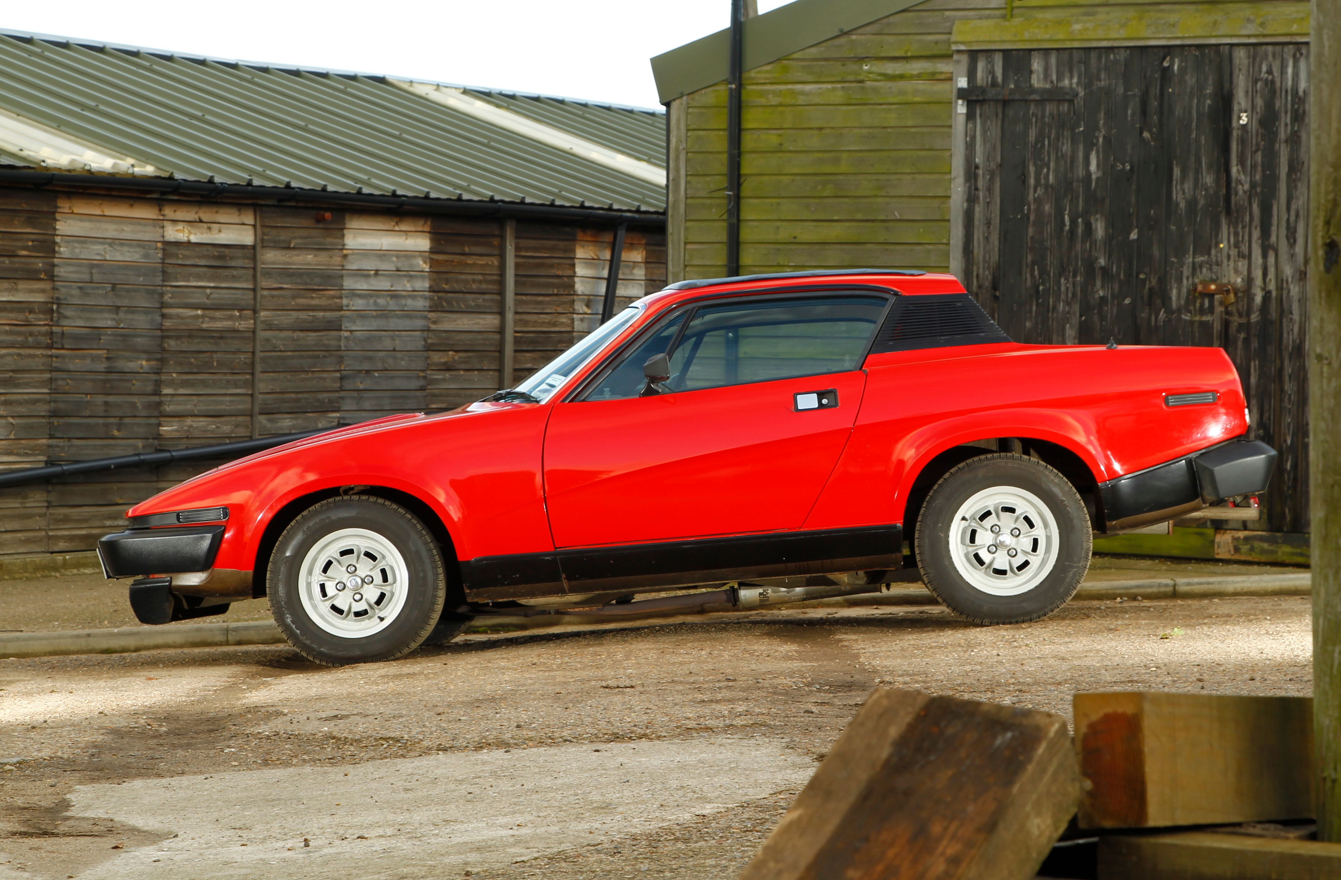 5 British And 5 Italian Cars That Make Surprisingly Great Projects