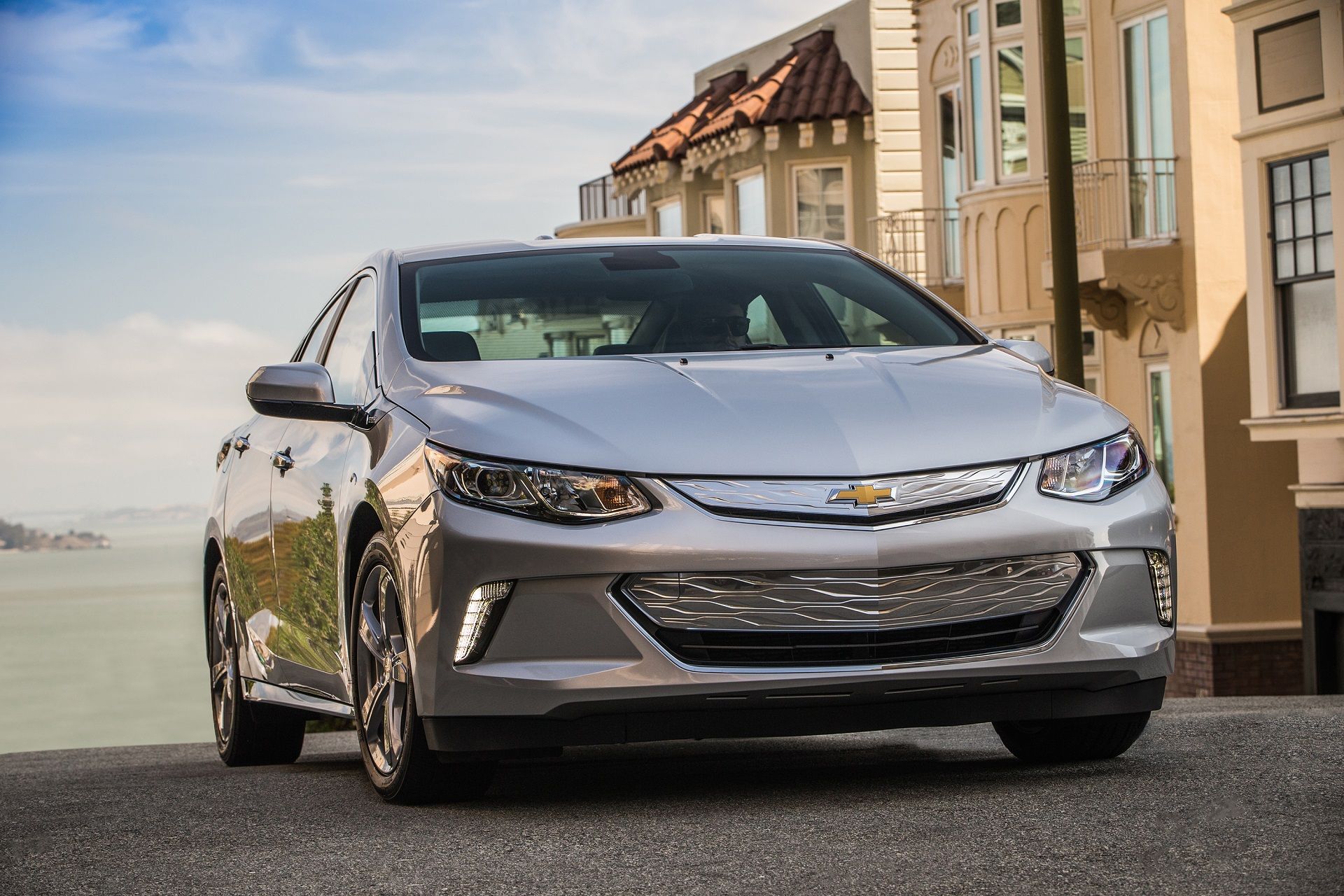 8 Reasons Why We Like The Chevy Volt (2 Reasons Why We'll Never Buy One)