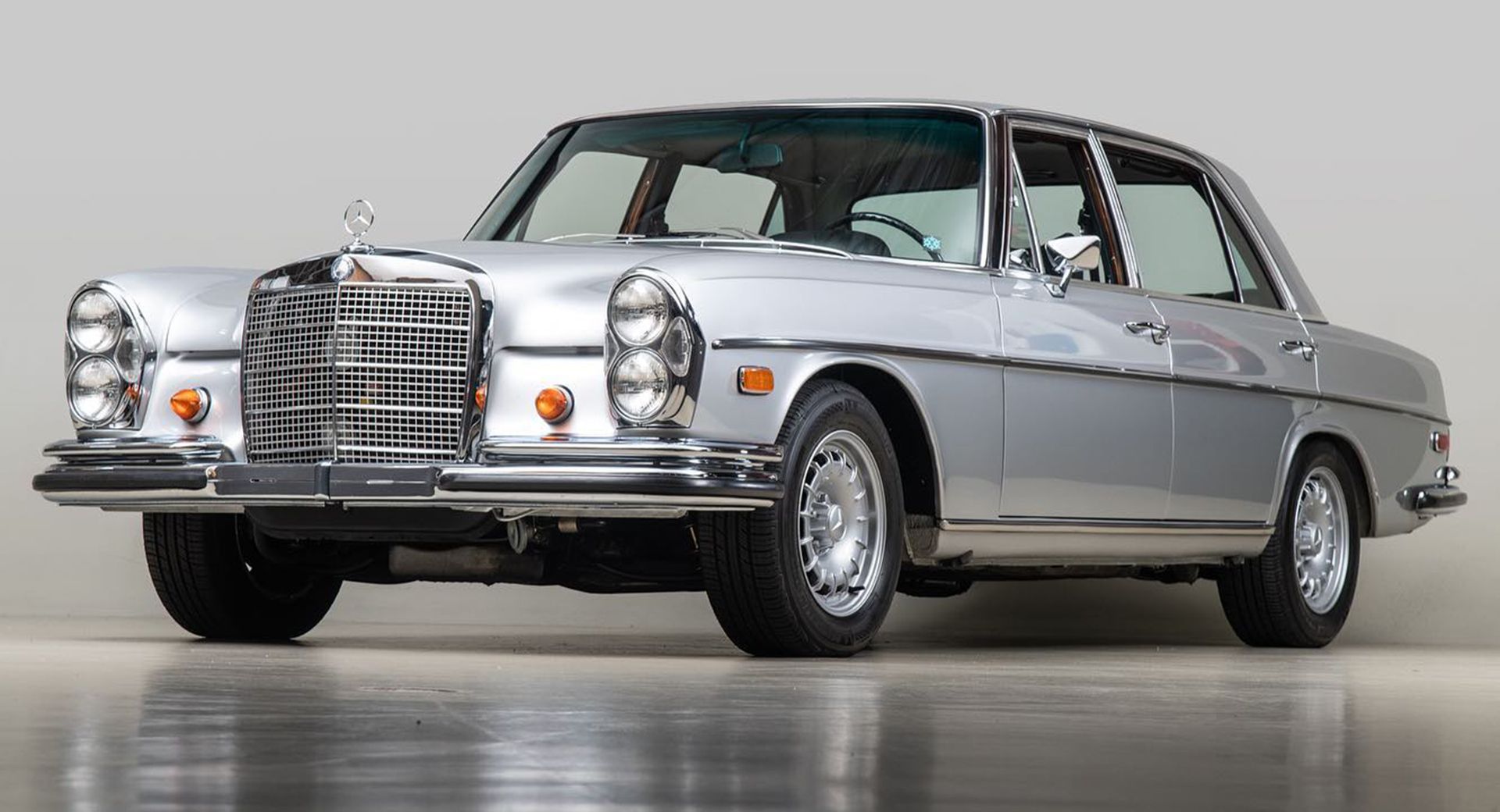 Here’s What People Forgot About The Mercedes-Benz 300 SEL 6.8 AMG