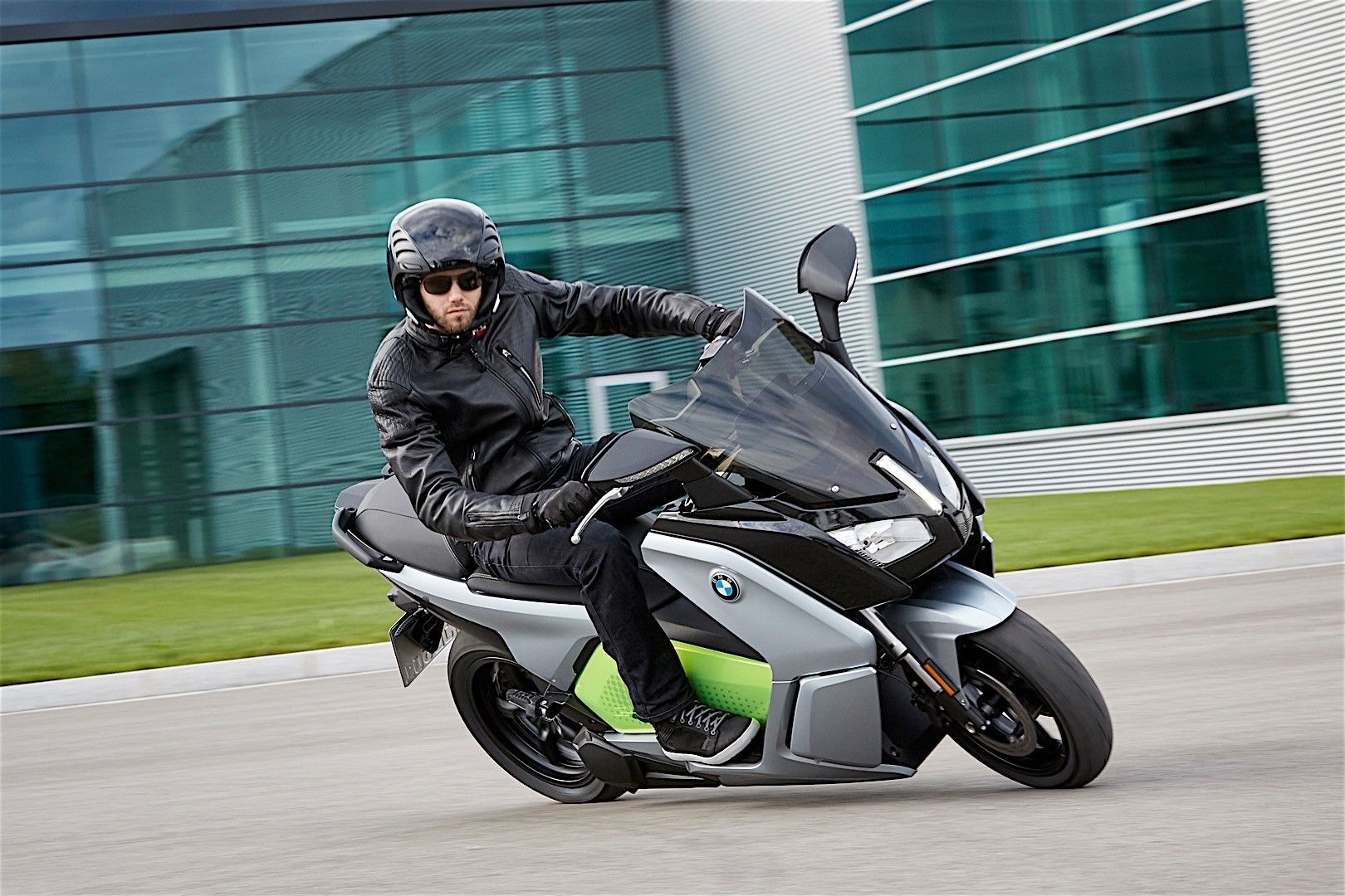 9 Reasons Why Maxi Scooters Are Awesome (1 Reason Why We Wouldn't Buy One)