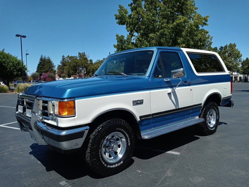 Auction Dilemma: Dodge Ramcharger Vs. Ford Bronco