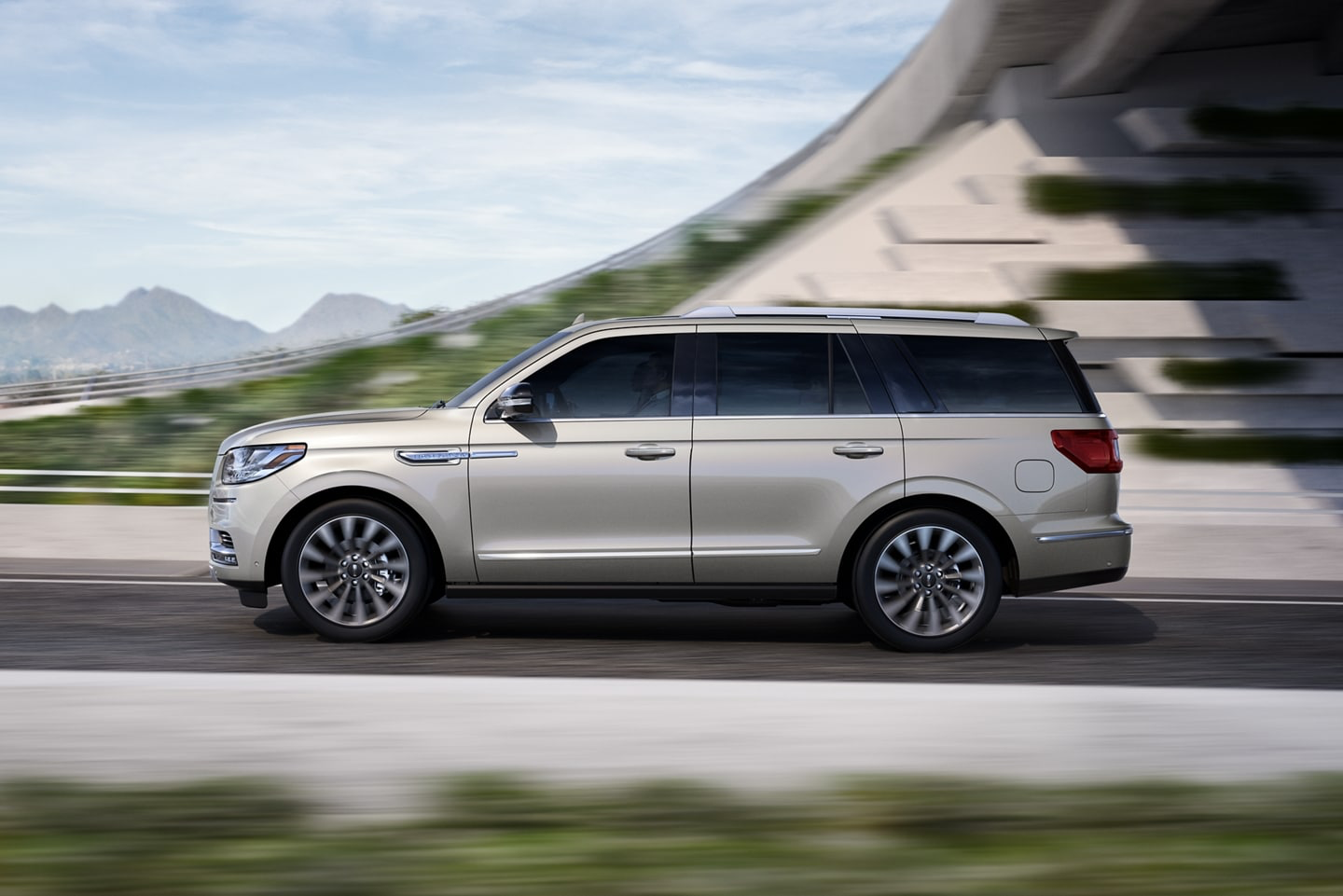 These Are Our Favorite Features On The New Lincoln Navigator