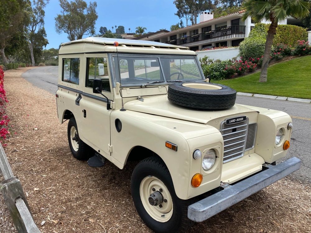 Auction Dilemma: Land Rover Series III Vs. Toyota Land Cruiser FJ40