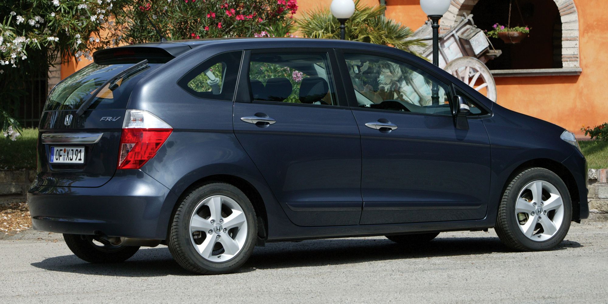 10 Of The Strangest Cars To Come Out Of The 2000s