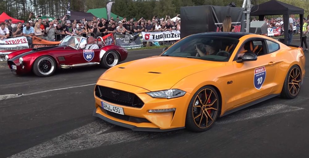 AC Cobra Enters A Drag Race, Beats Four Intimidating Mustangs