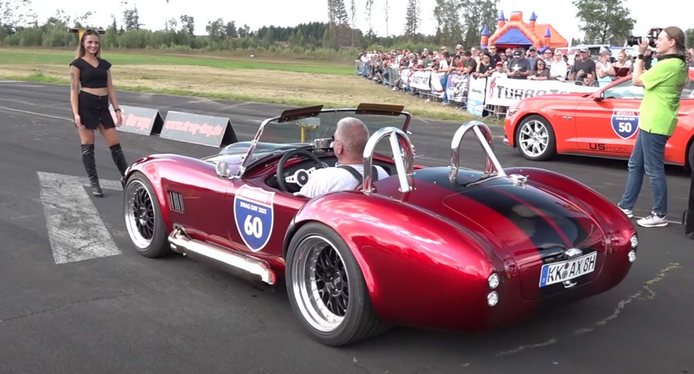 AC Cobra Enters A Drag Race, Beats Four Intimidating Mustangs