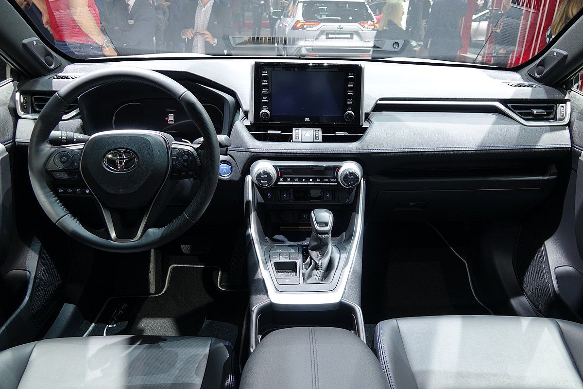 Here's What Makes The Toyota RAV4 Hybrid Limited An Awesome Mid-Range Trim