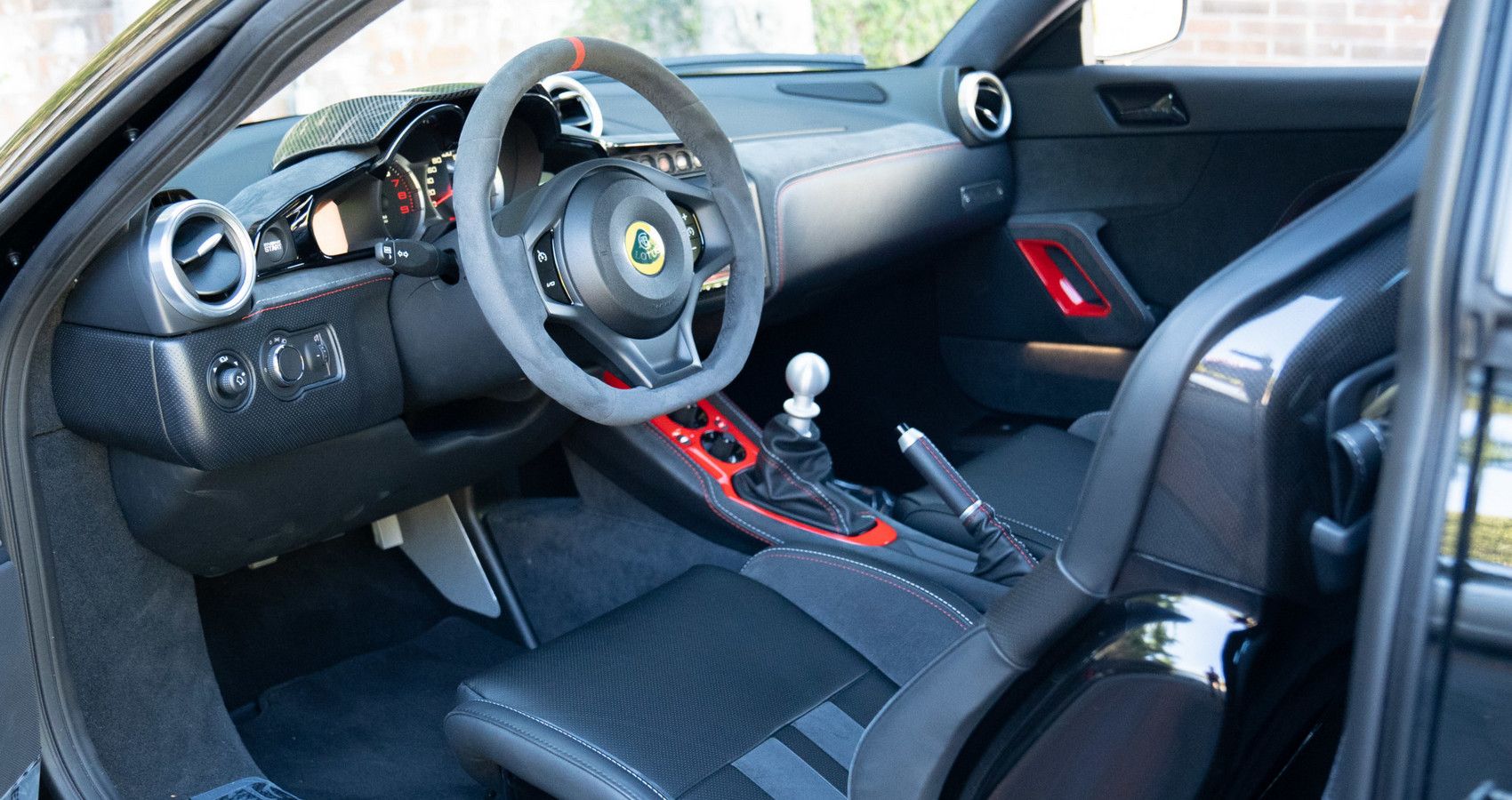 These Are Our Favorite Features Of The Lotus Evora GT