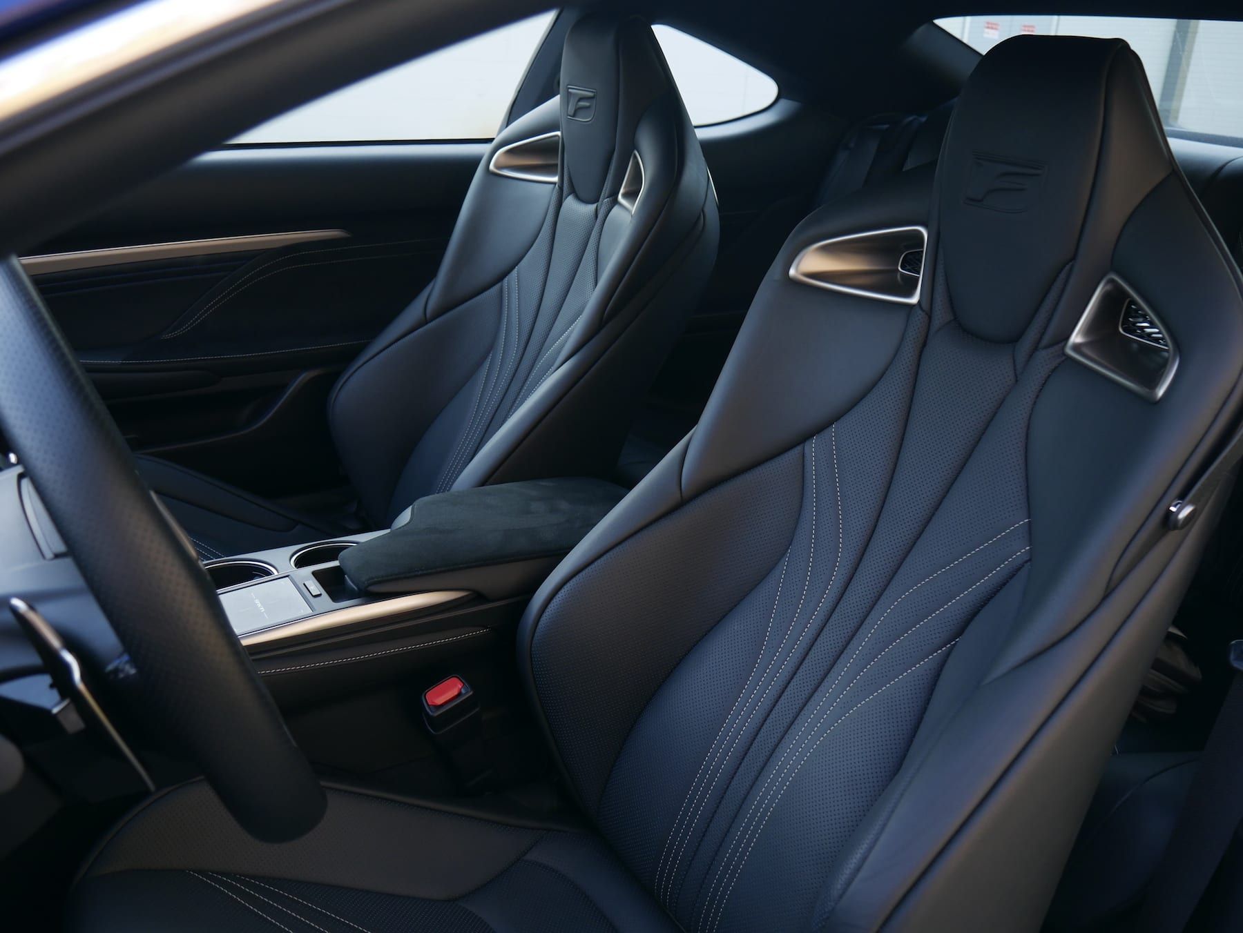 These Spacious Sports Cars Are Perfect For Large People